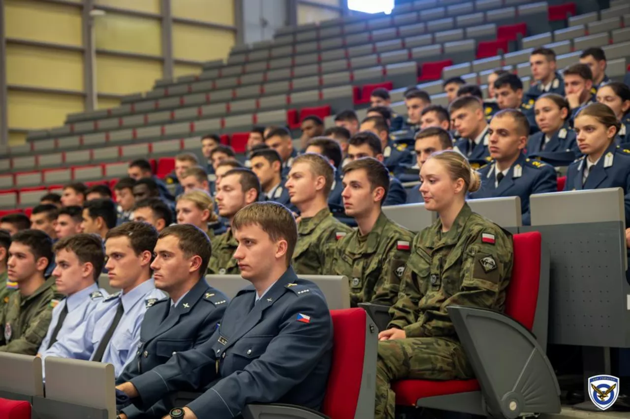 Military Erasmus: Ολοκληρώθηκε το Διεθνές Αεροπορικό Εξάμηνο 2024-2025 - AmynaNews